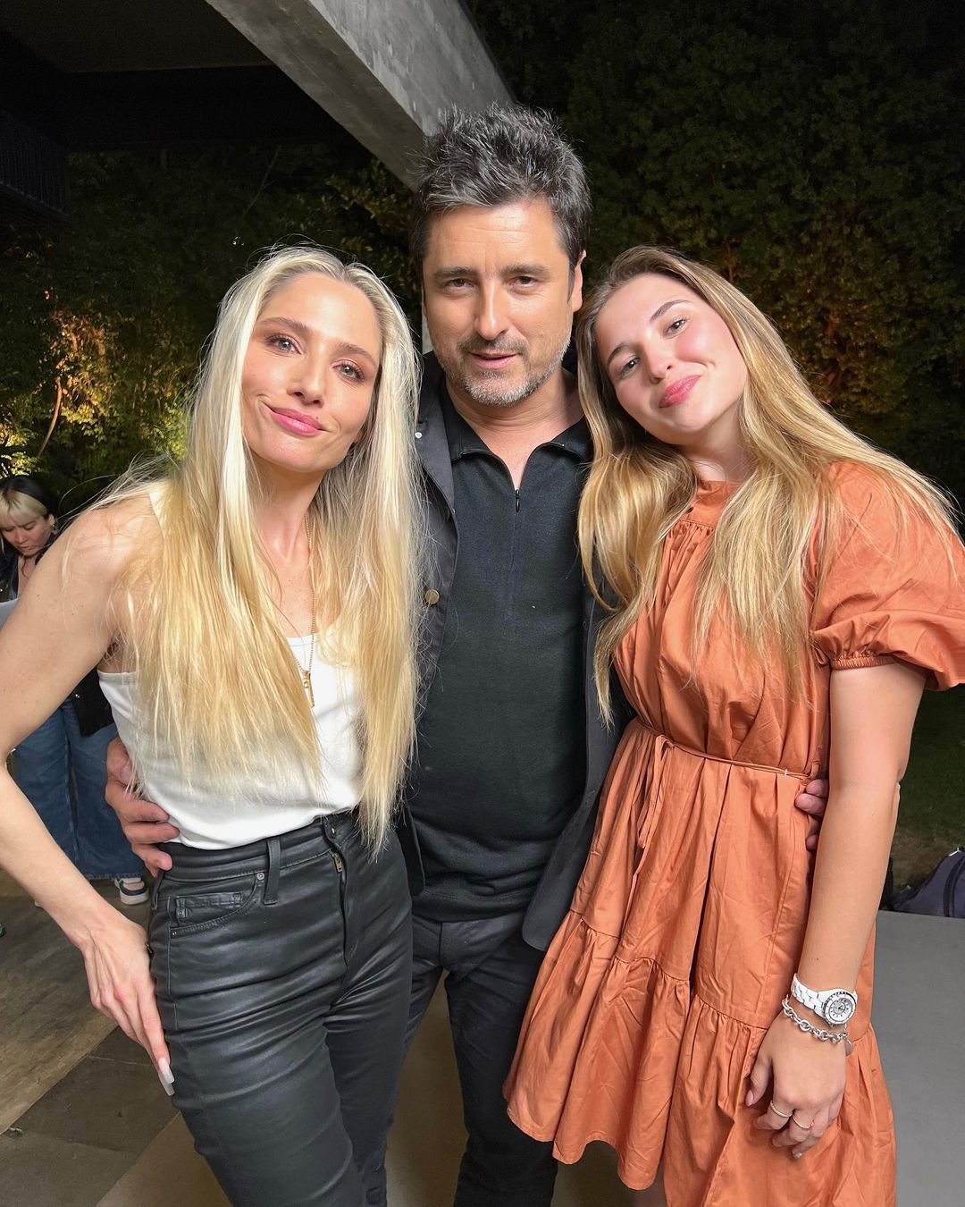 Increíble reencuentro del elenco de «Papi Ricky» en Socios de la ...