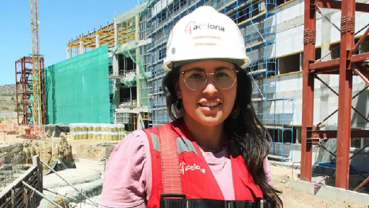 Tamara Astudillo es jefa de obra en un proyecto donde solo hay mujeres — Pudahuel