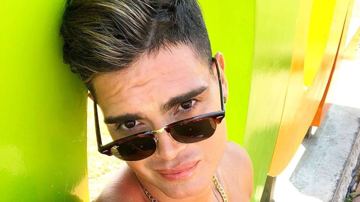 Nelson Mauri recibió comentarios por su look en un evento de la capital ...