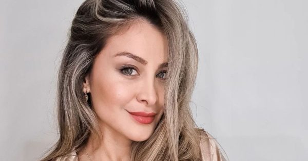 Sabrina Sosa luce su figura con elogiado look tejido a mano en ...