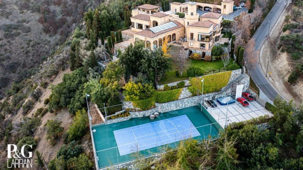 Conoce la lujosa mansión que donó Leonardo Farkas: siete baños y sala ...