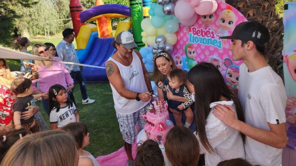 Peka Parra sorprende con su llamativa decoración por el cumpleaños de ...