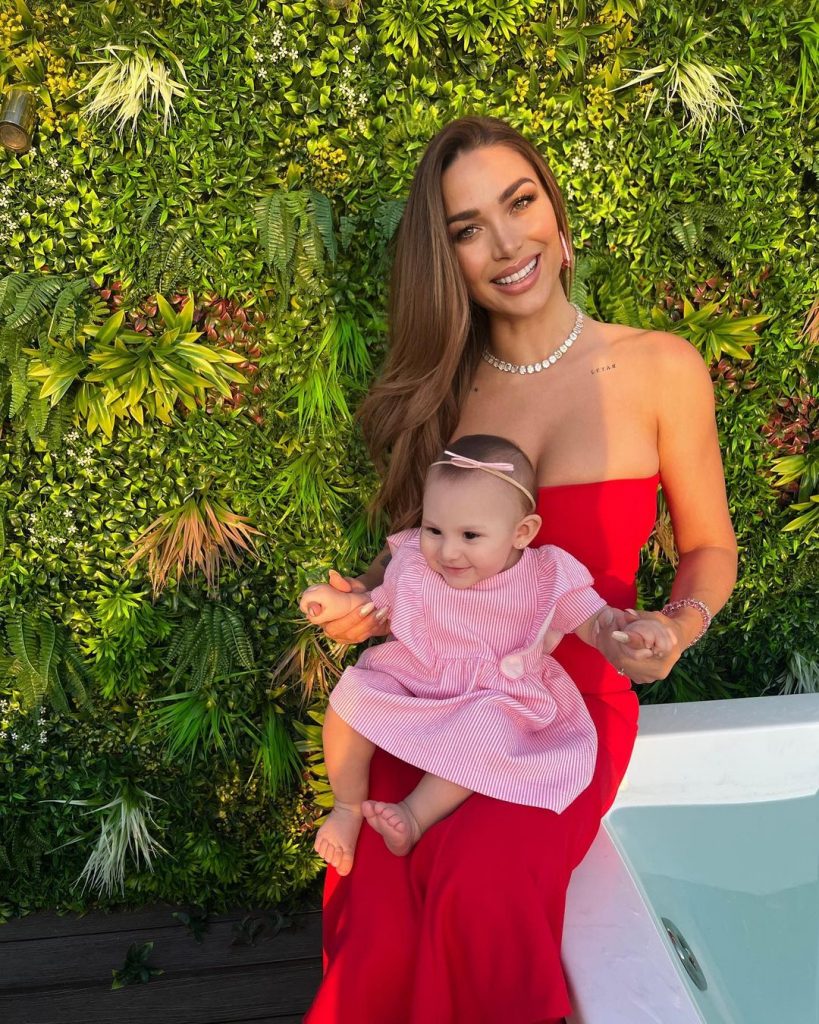 Por primera vez: Lisandra Silva revolucionó las redes tras mostrar el rostro de su hija Leiah ...