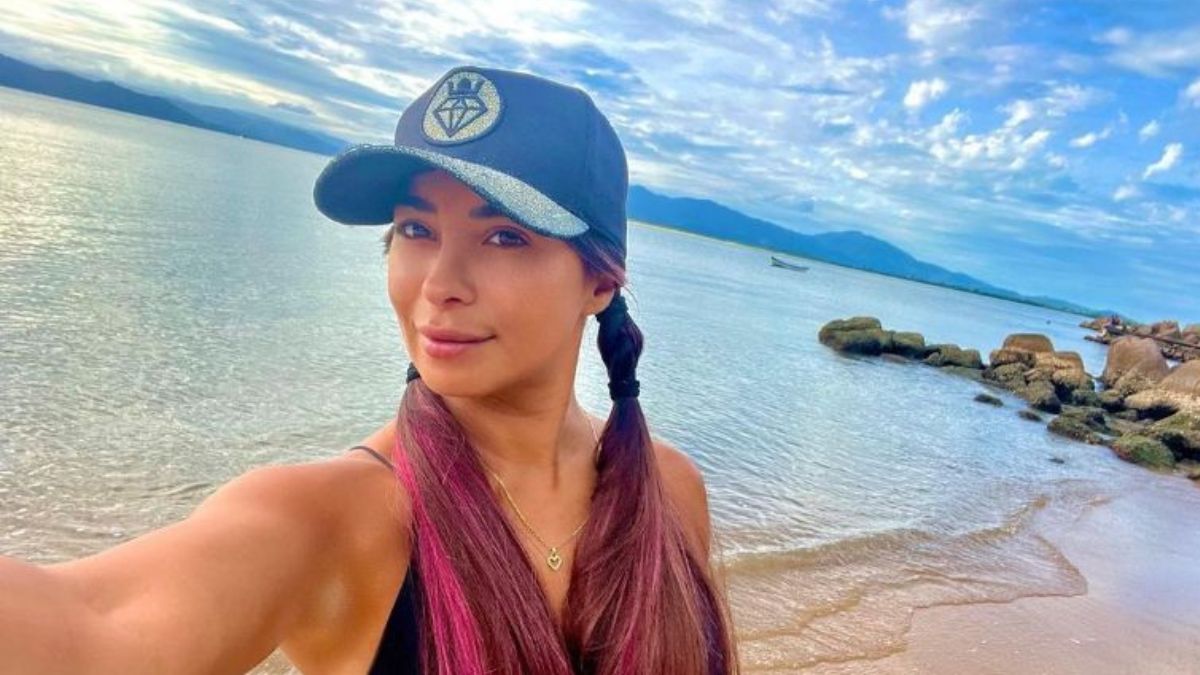 De espalda y en la playa: Fanny Cuevas dio la bienvenida al 2023 con osadas fotos — Pudahuel