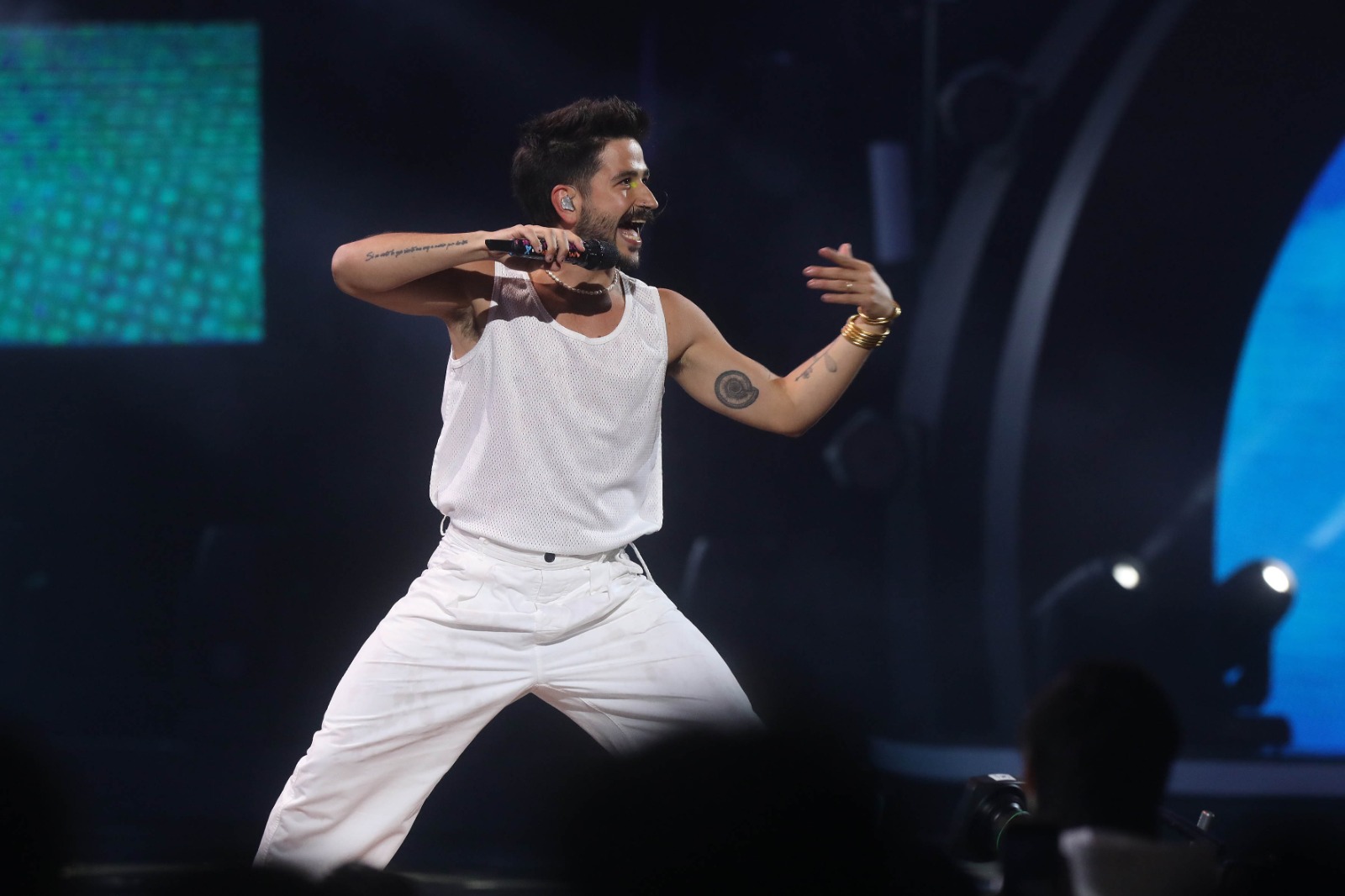 ¡Con toda la tribu cantando! Así empezó el show de Camilo en el ...