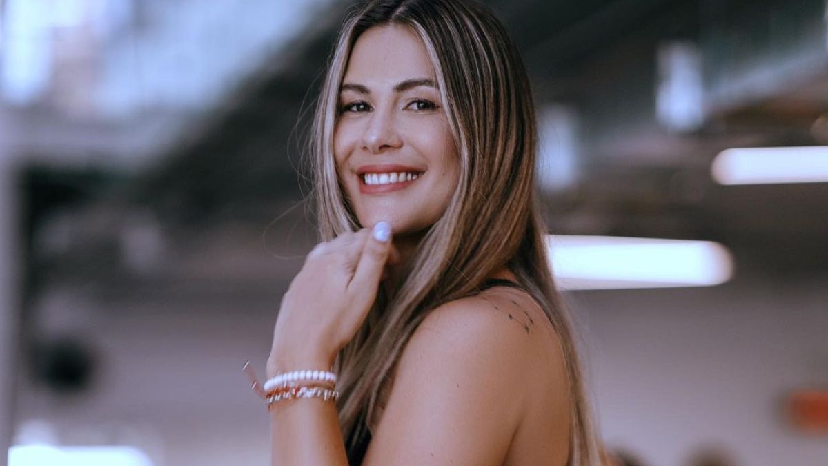 En una tina de vino y comiendo uvas: La foto en bikini de Laura Prieto que paralizó las redes ...