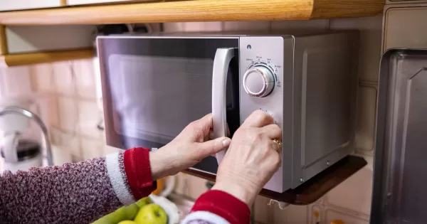 Cuida tu microondas: Estos son los mejores consejos que te ayudarán a ...